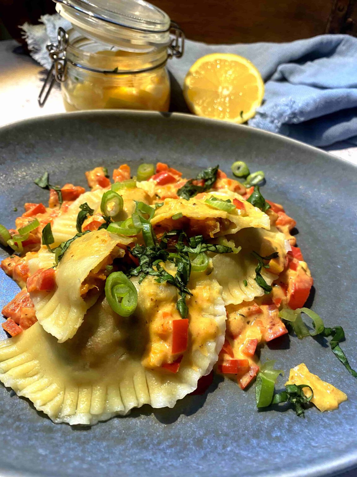 Süßkartoffel-Ravioli mit Salzzitronen-Sahnesauce - Claudia's Kitchen